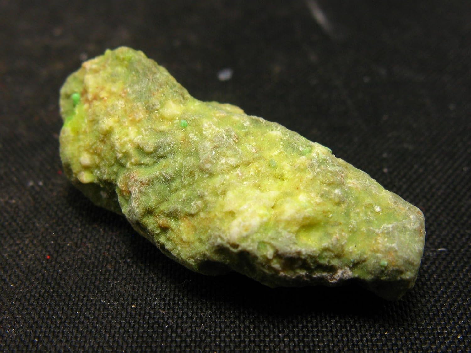 Amazon.com: Gaspeite Crystal From Australia - 1.3" - 4 Grams ...
