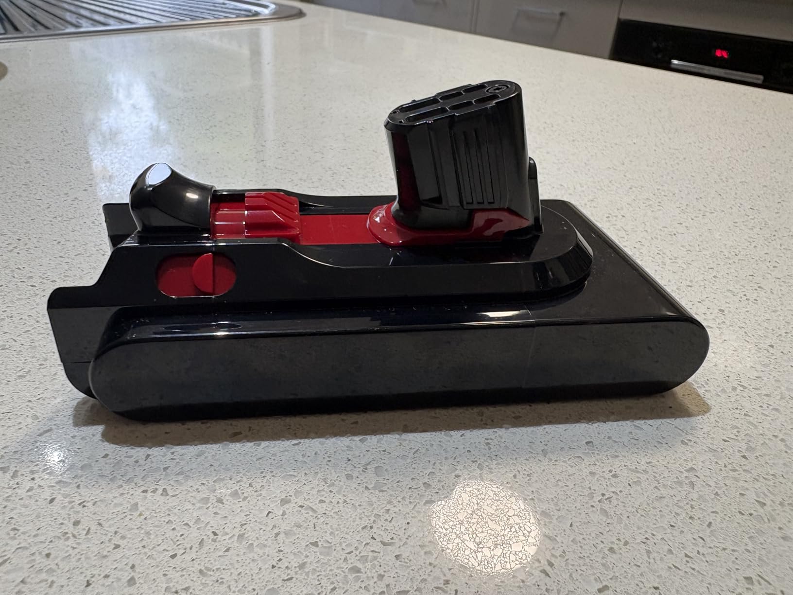 Dyson V8 Cyclone Cordless Vacuum : Amazon.com.au: Kitchen & Dining