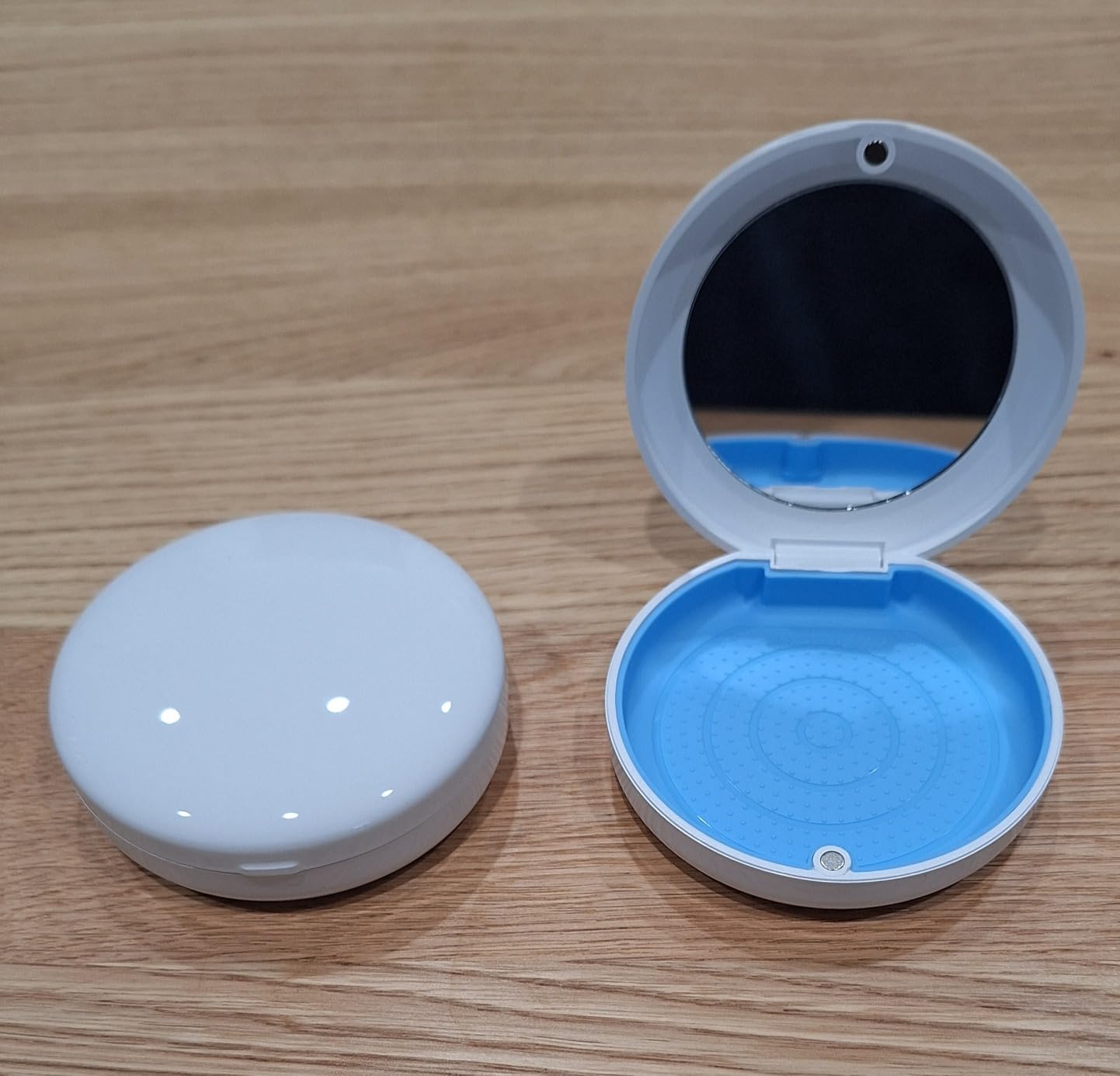 Amazon.com : Retainer Case with Mirror and Magnetic Closure, Solid ...