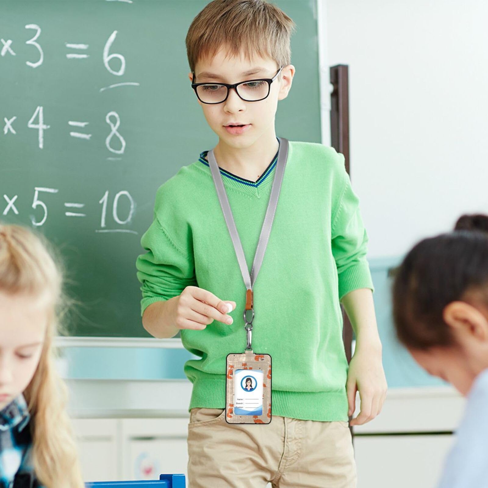 Snapklik.com : Moudou Fox ID Badge Holder