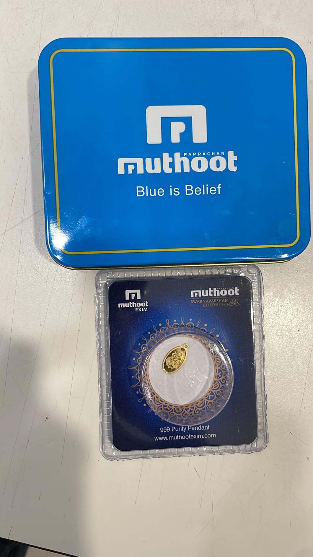 Muthoot PAPPACHAN Swarnavarsham 24K (999) Yellow Gold Oval Ganesha ...