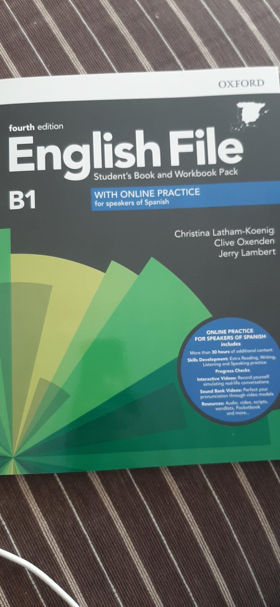 English File Fourth Edition B1 - Libro del estudiante y cuaderno de ...