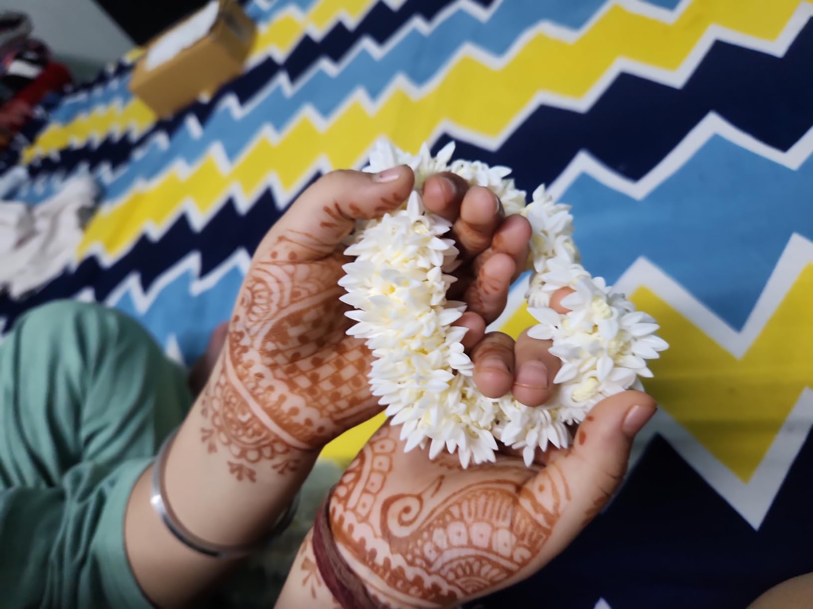 Huntlie 2 Pcs Hair Mogra Scented Rubber band Gajra Hair accessories for ...