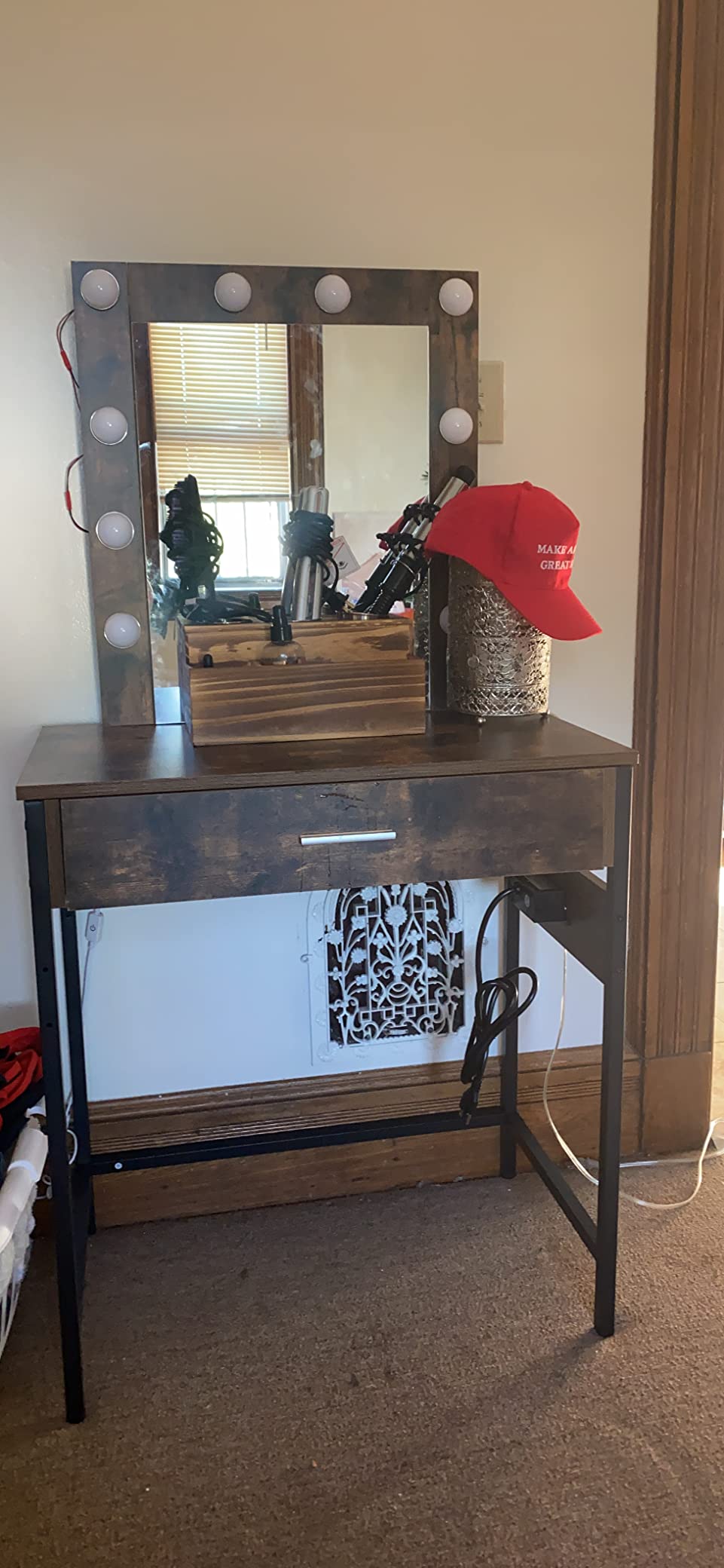 $27/mo - Finance Irontar Makeup Vanity Table with Charging Station and ...