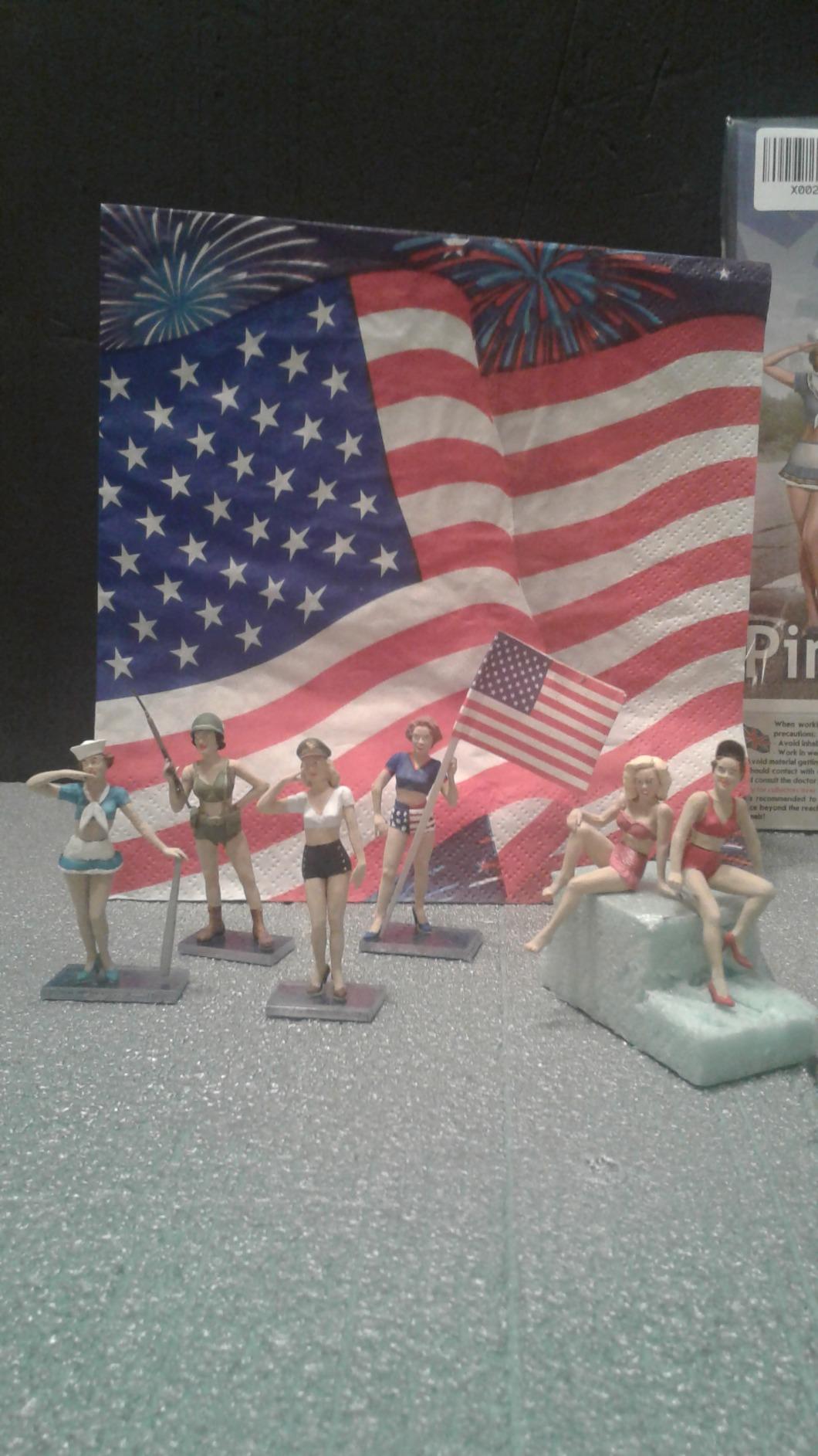 Amazon.com: PRETTY, NICE, US GIRLS Pin-Up 6 fig. 1/35 MASTER BOX 35183 ...