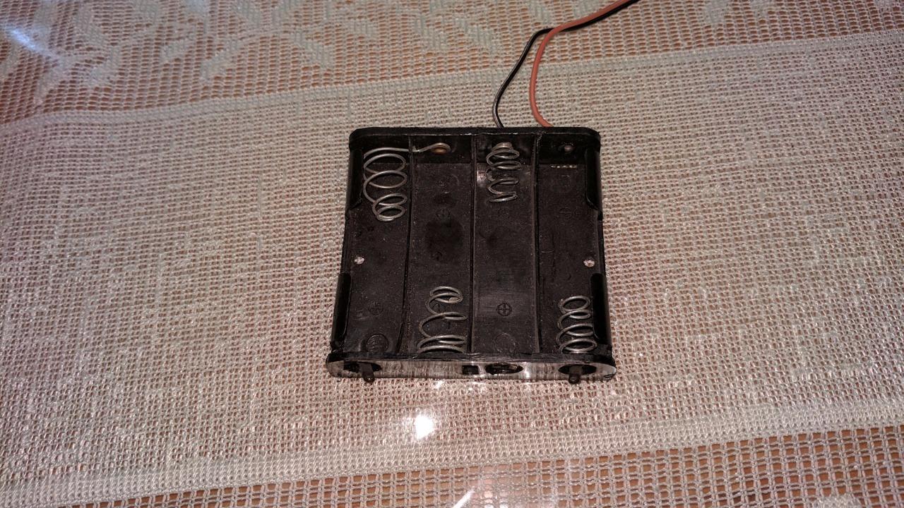 Generic AA Batteries Holder with DC2.1 Power Jack for Arduino : Amazon ...