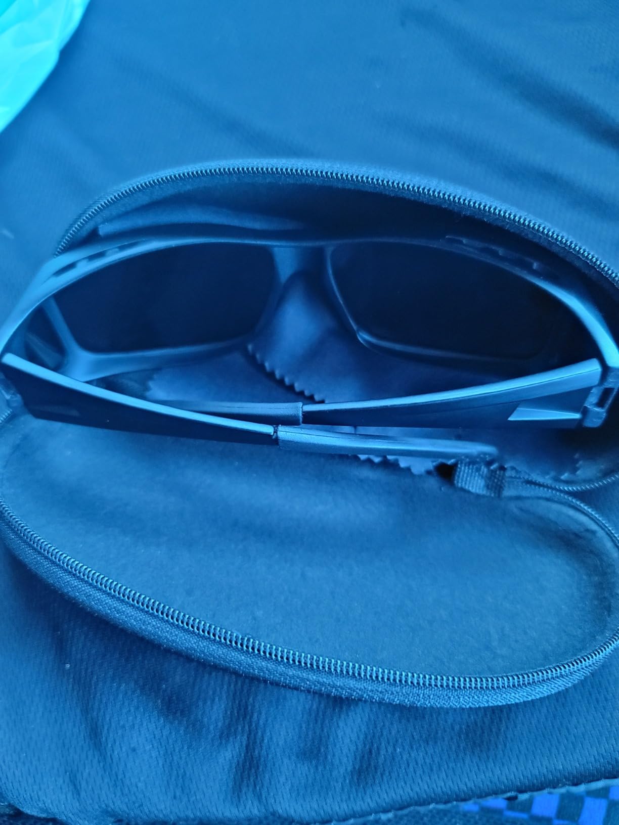 Amazon.co.jp: [DOYA FACE] 眼鏡の上から 掛けられる オーバーサングラス 【ケース付き】 偏光 車 運転用 釣り ...