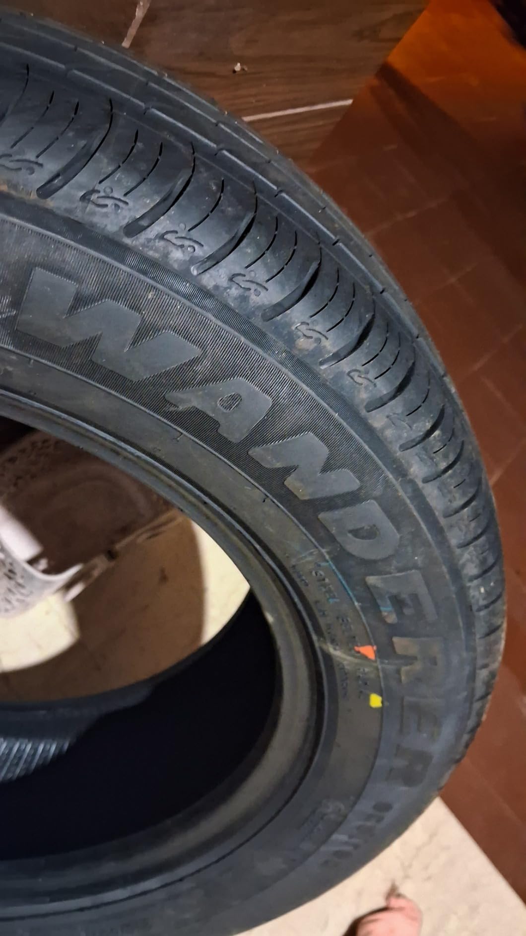 MRF Wanderer Street 215/60% R16 95H Tubeless Car Tyre : Amazon.in: Car ...