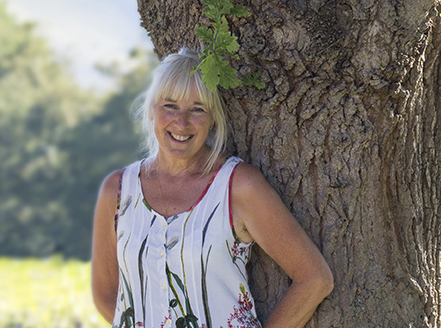 Amazon.com: Angela Petch: books, biography, latest update