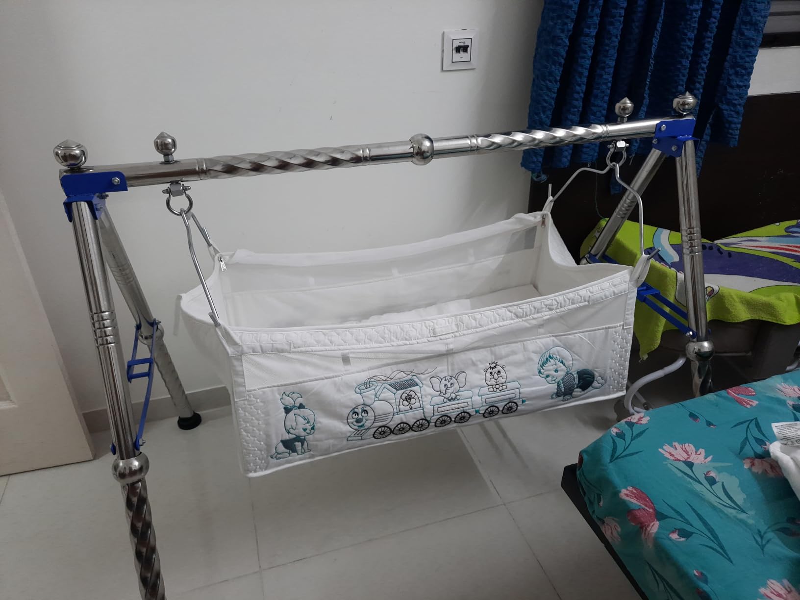 Unique Wholesale Flat Bed Soft Cloth Swing Having Embroidery Kutchi ...