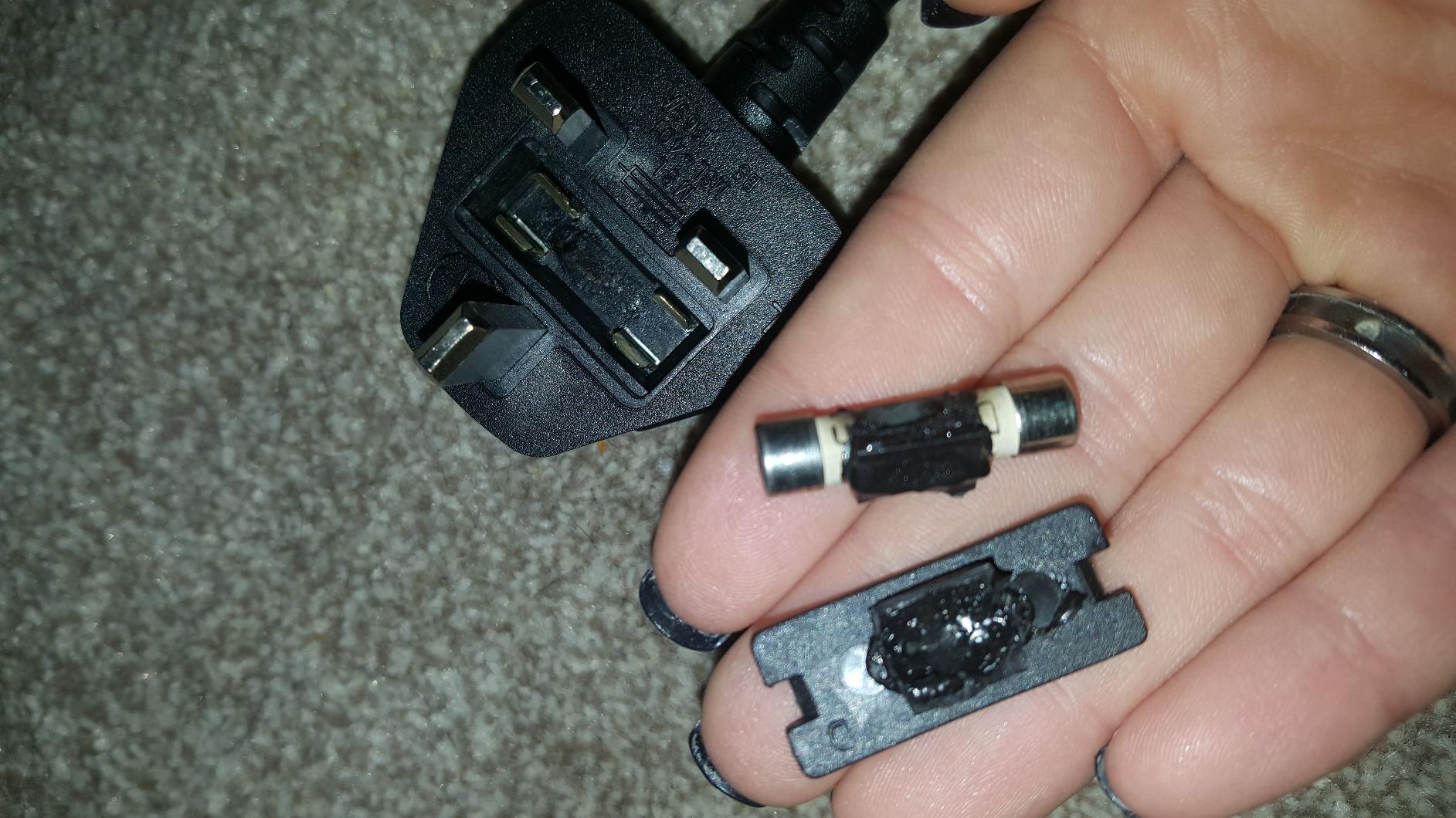 3m Kettle Lead - IEC (C13) to UK Mains (3 pin) Cable - 5A (amp ...