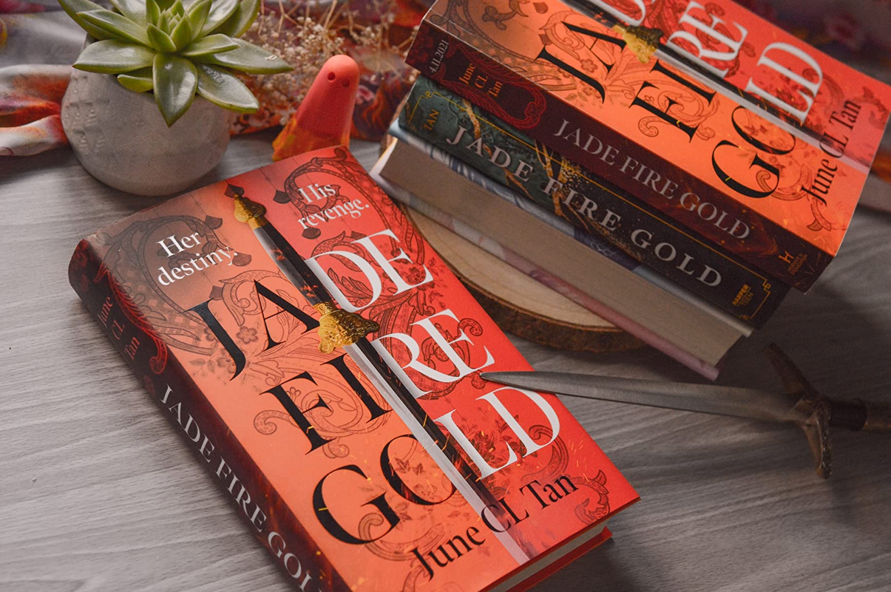 Jade Fire Gold: The addictive, epic young adult fantasy debut : Tan ...