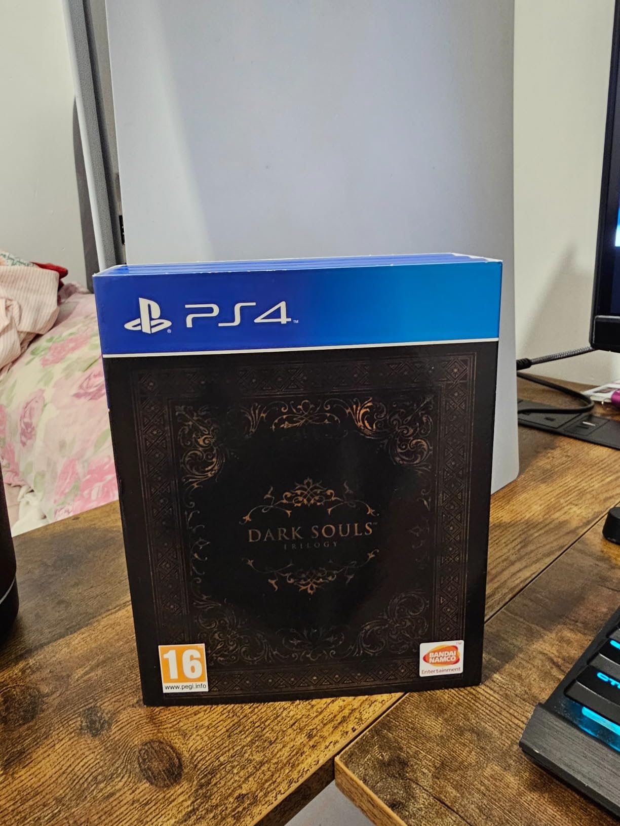 Dark Souls Trilogy (PS4) : Amazon.co.uk: PC & Video Games