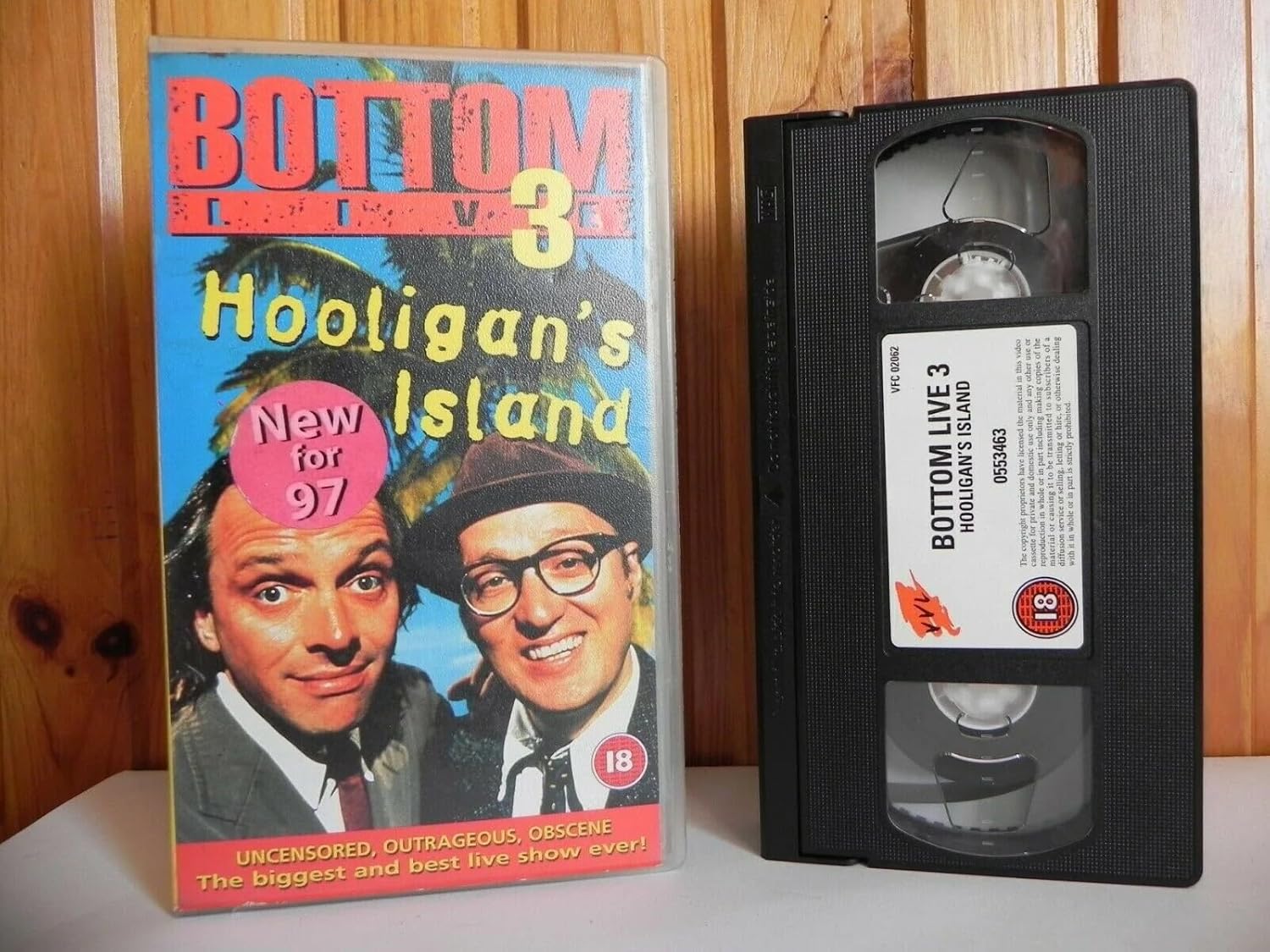 Bottom Live 3 - Hooligan's Island [VHS] [1997] : Rik Mayall, Adrian ...