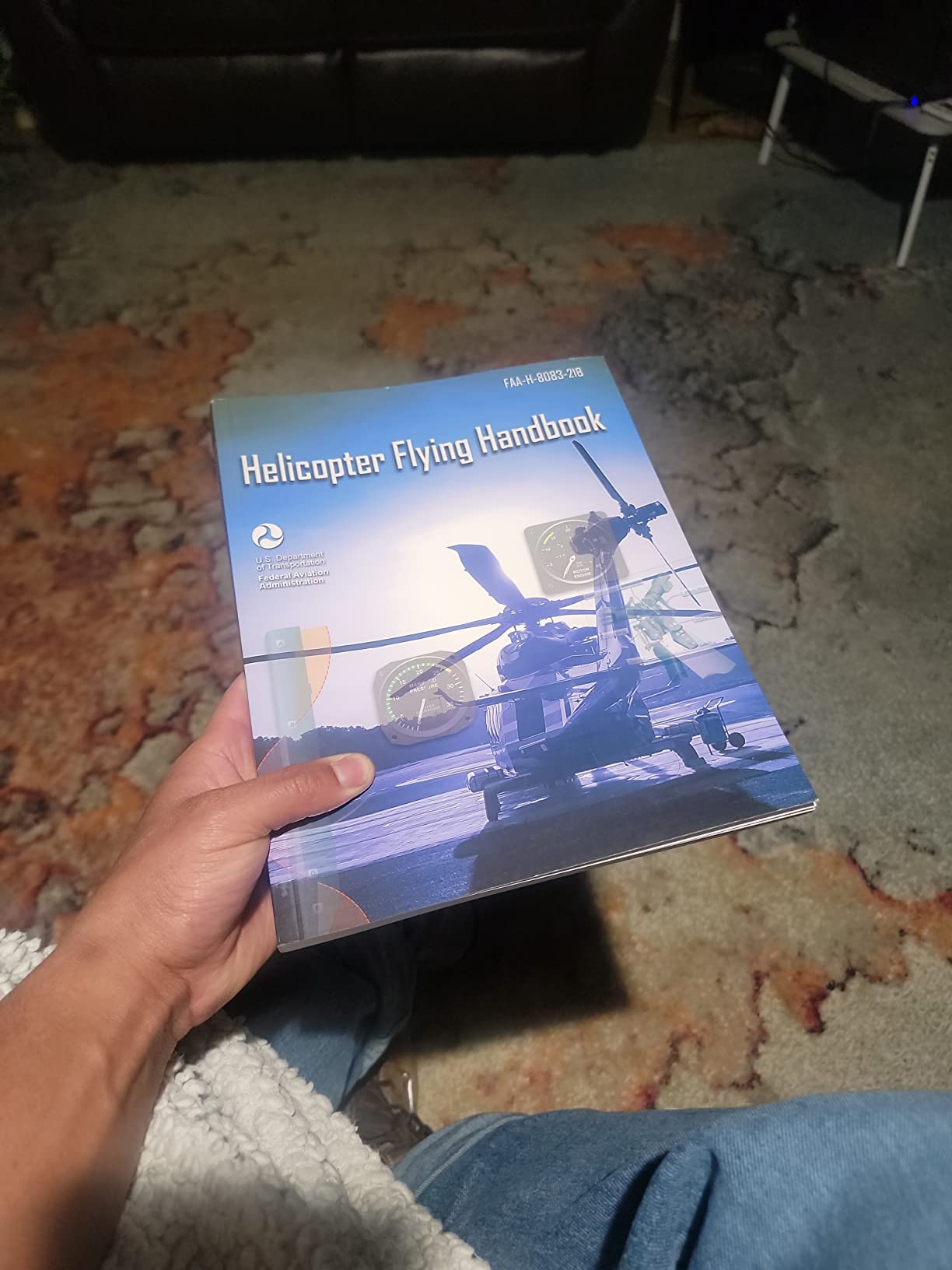 Amazon.com: Helicopter Flying Handbook: FAA-H-8083-21B: 9781510767201 ...