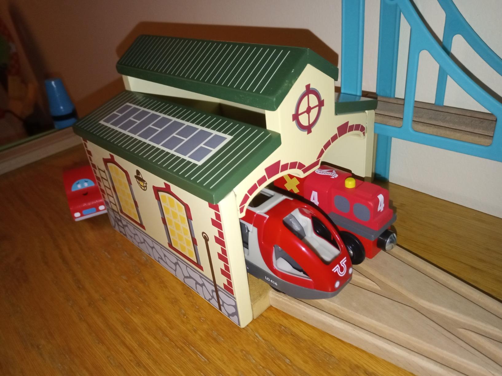 Legler "Nostalgia" Engine Shed Model Trains and Railway Set : Amazon.co ...