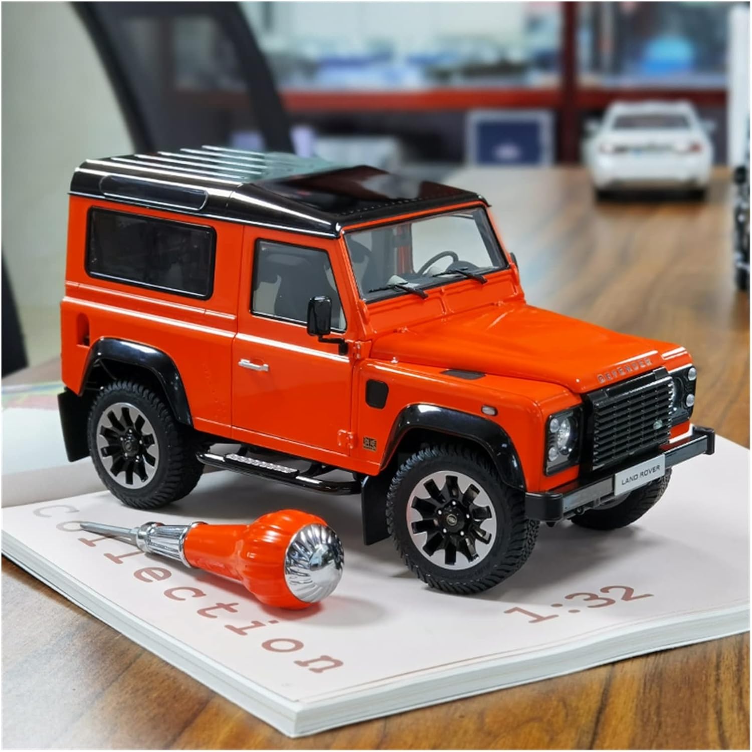 Amazon.com: Scale Finished Model Car Boutique 1:18 for Land Rover ...