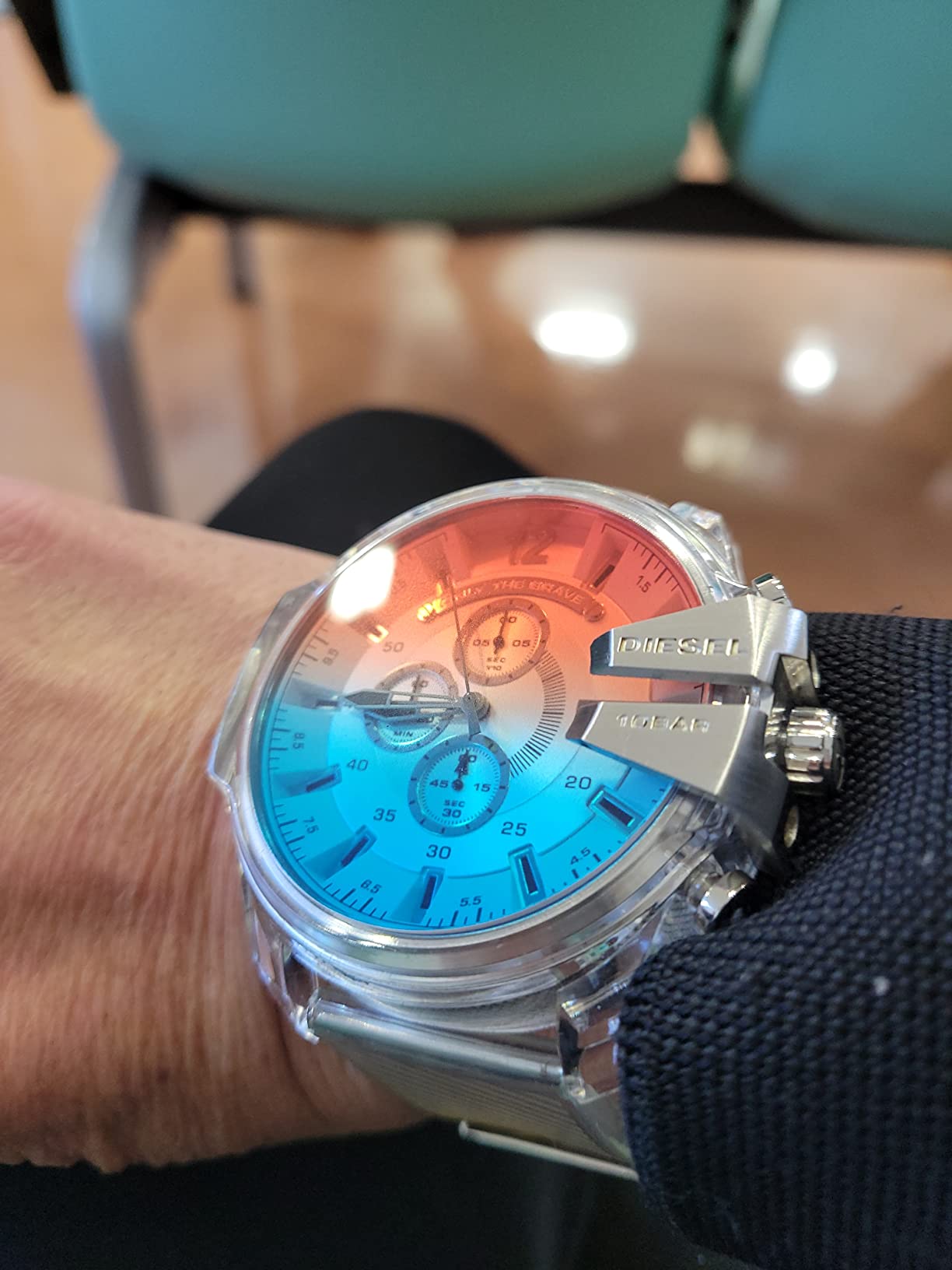 Amazon.co.jp: プラスチックストラップDZ4515付きディーゼルクォーツ時計 : ファッション