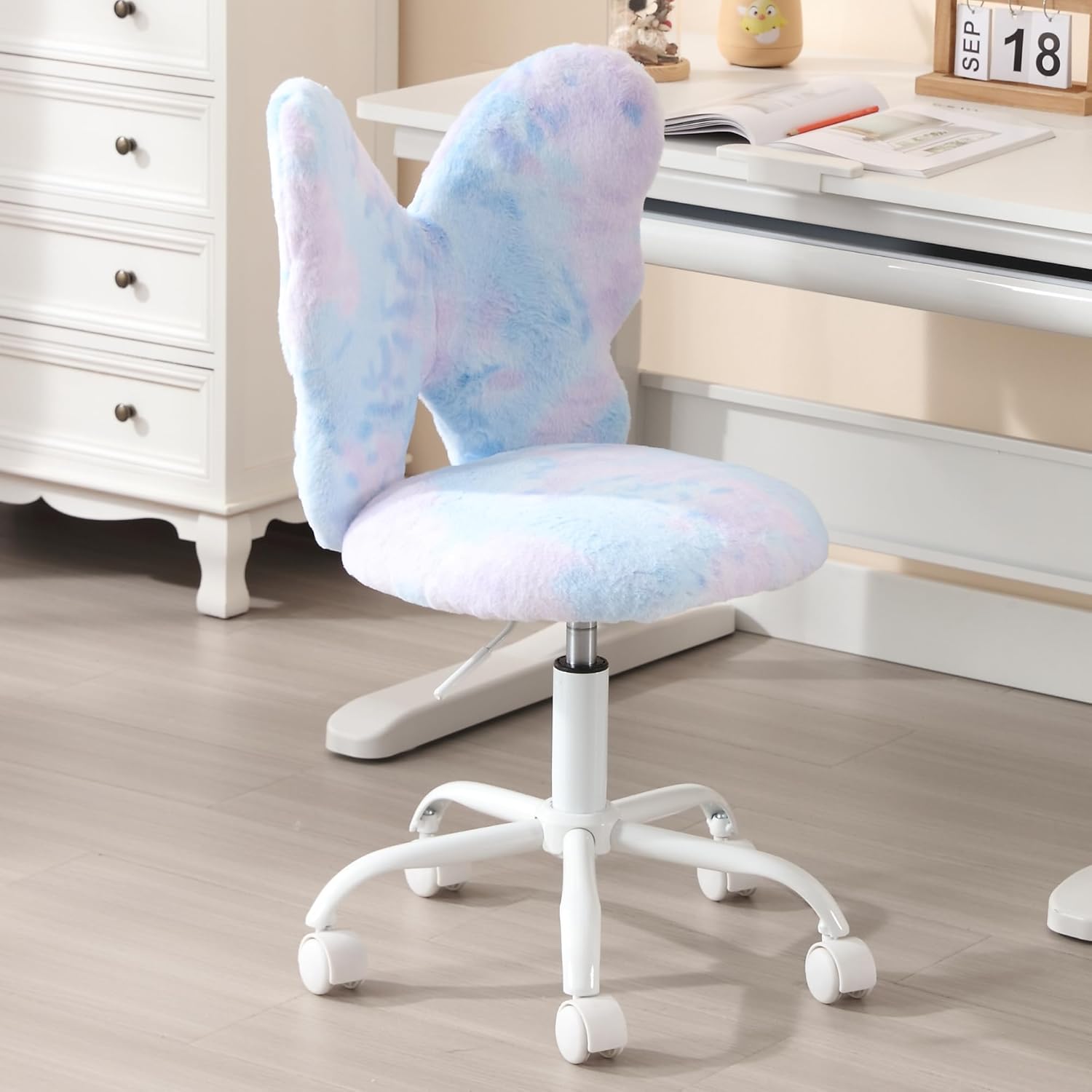 Amazon.com: Kmax Kids Desk Chair, Faux Fur Butterfly Chair with Wheels ...