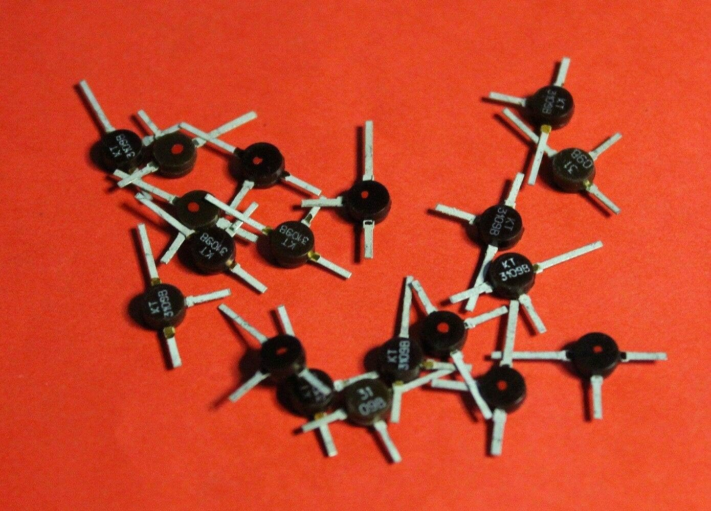 Amazon.com: S.U.R. & R Tools KT3109V analoge BF970 Transistor Silicon ...