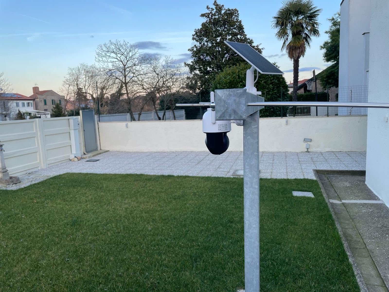 Jeeber【Mai Senza Potere 2K 360° Telecamera Wi-fi Esterno Senza Fili con ...