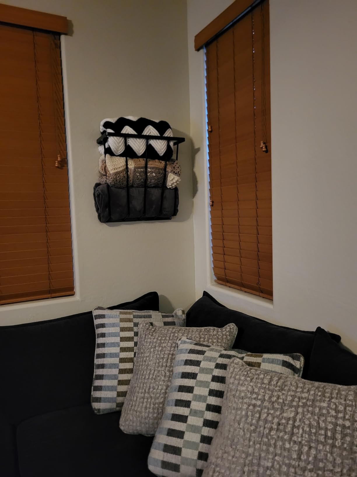 Amazon.com: Heavy Duty Steel Wall Hay Rack by Dutch Ranch| Steel Hay ...