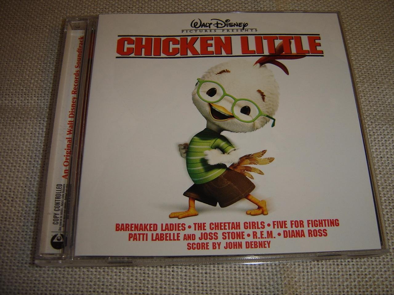 Amazon.com: Chicken Little – Original Soundtrack [Audio CD]: CDs & Vinyl