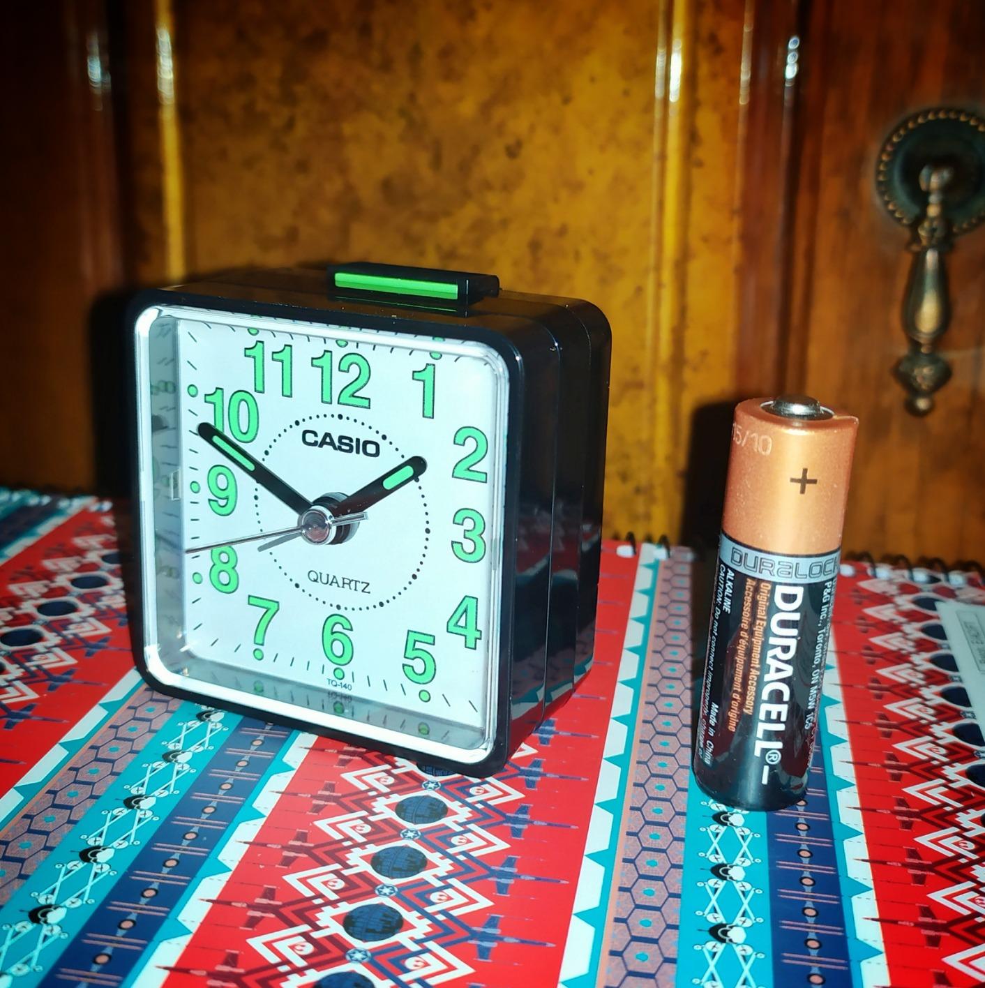 Casio Analog Table Clock (TQ-140-1BDF, Multicolour, 5.7 cm x 5.7 cm x 3 ...