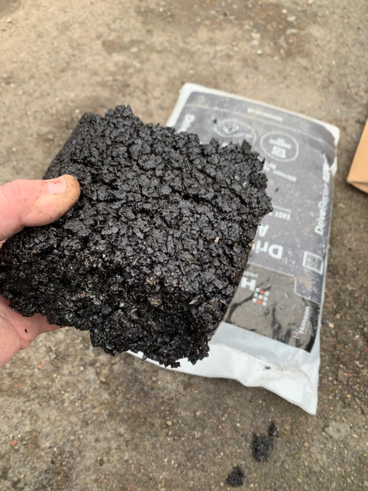 Tarmac Cold Lay Ready to Use Macadam 25KG Bag : Amazon.co.uk: DIY & Tools