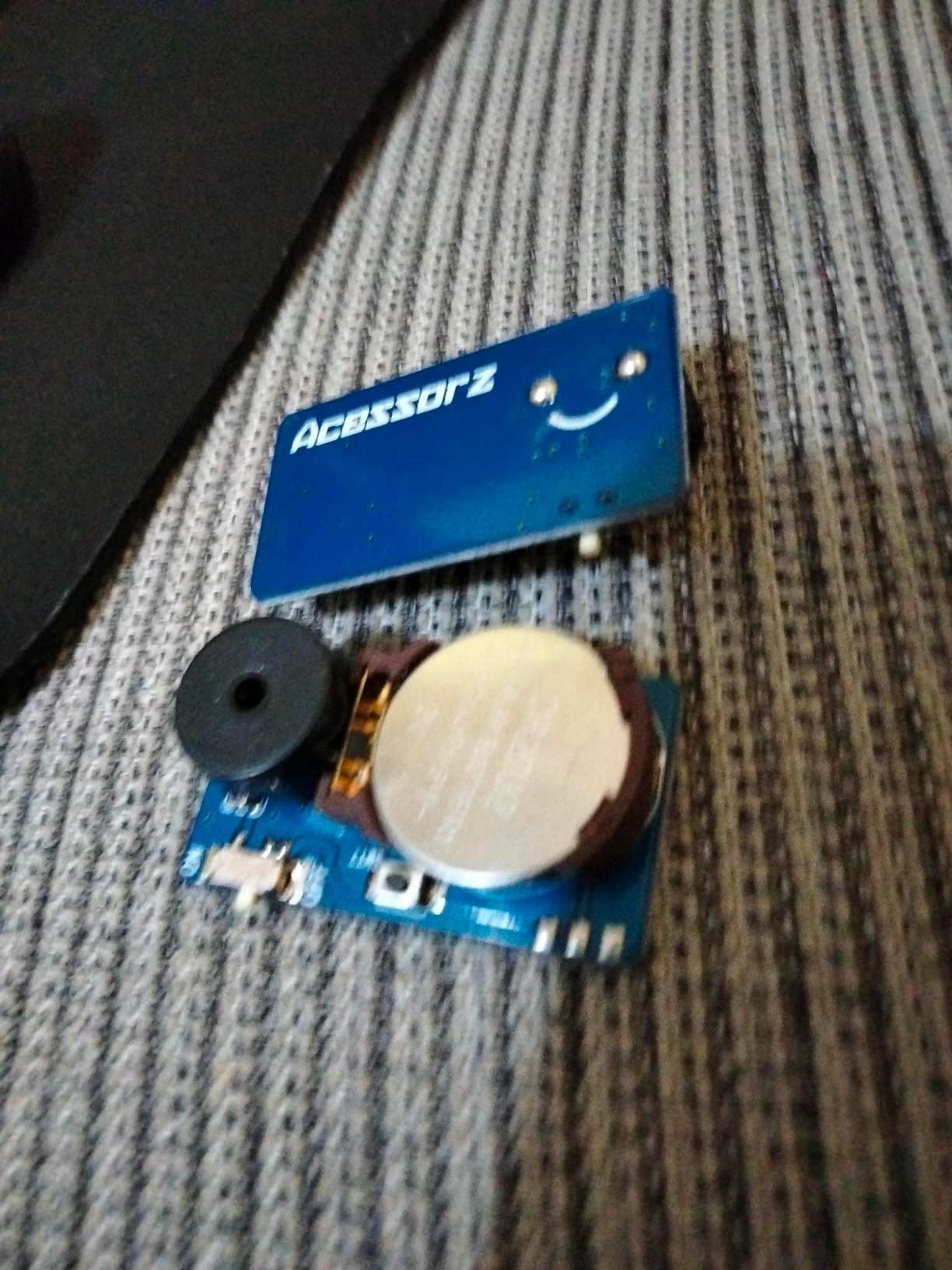 Amazon.com: 2 Pack Mini Hidden Prank Noise Maker - Prank Sound Stuff ...