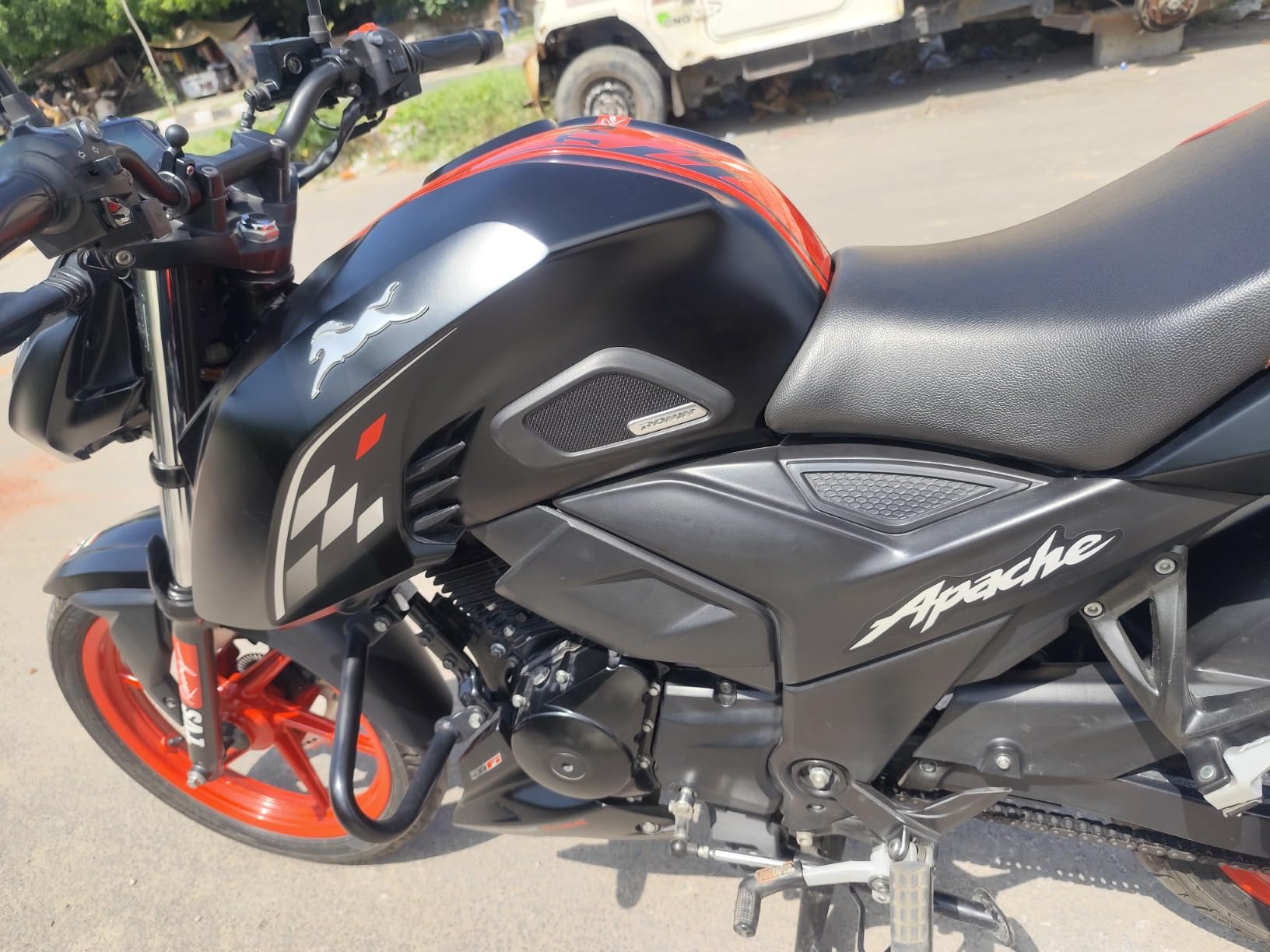 TVS Tank Grip Black : Amazon.in: Car & Motorbike