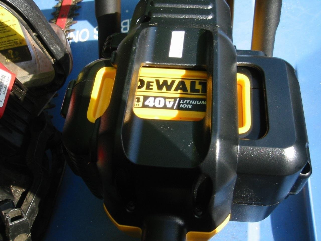 Amazon.com: DEWALT DCHT860B 40V Lithium Ion 22" Hedge Trimmer (Tool ...