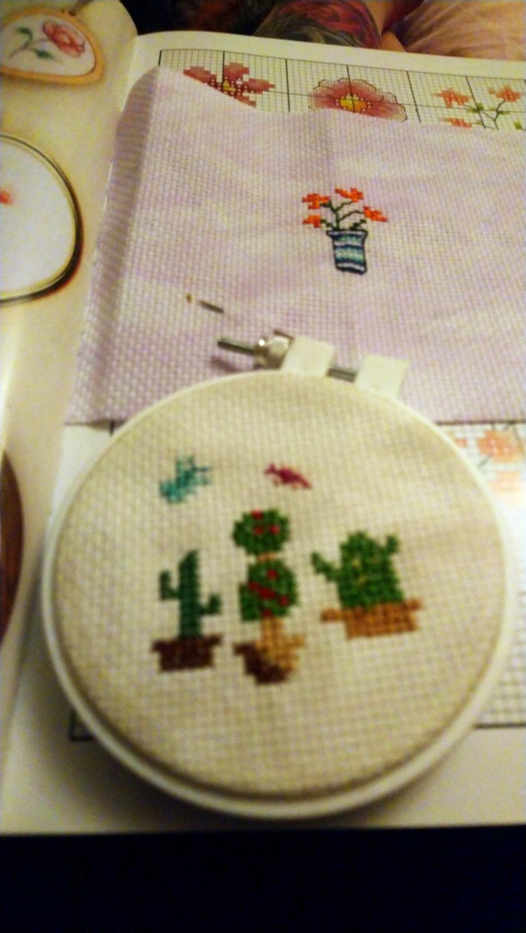 Ultra Mini Cross Stitch Makes: Over 100 Small Scale Cross Stitch Motifs ...