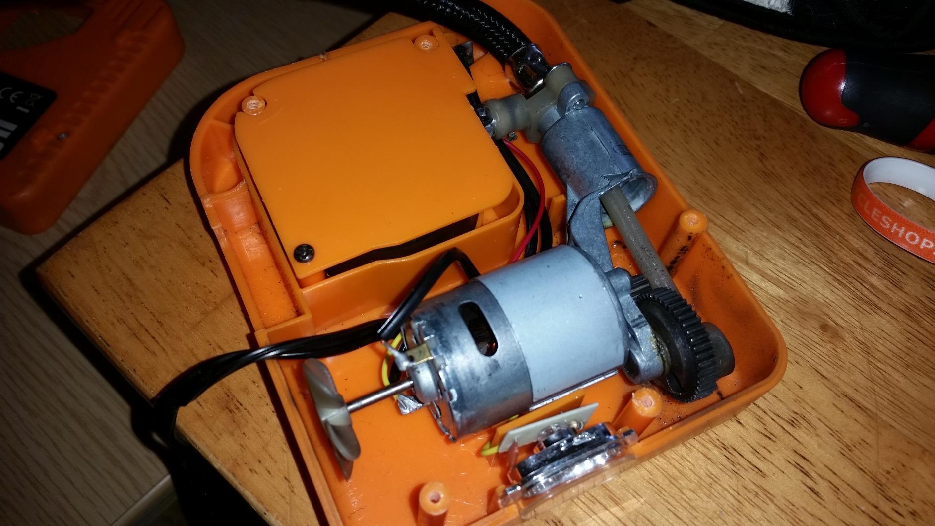 RAC HP223 12V Compact Inflator - Built-In Light - For Cars, Motorcycles ...