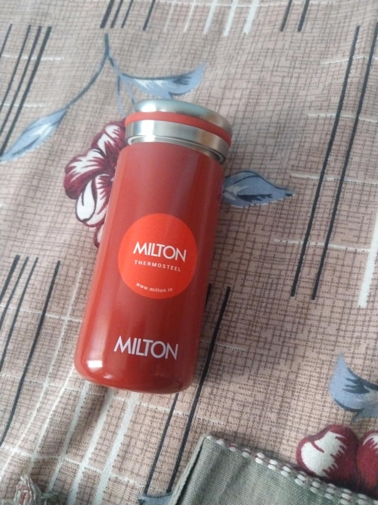 Milton Shiny 300 Thermosteel Insulated Water Bottle, 300 ml, Green | Hot and Cold | Leak Proof ...