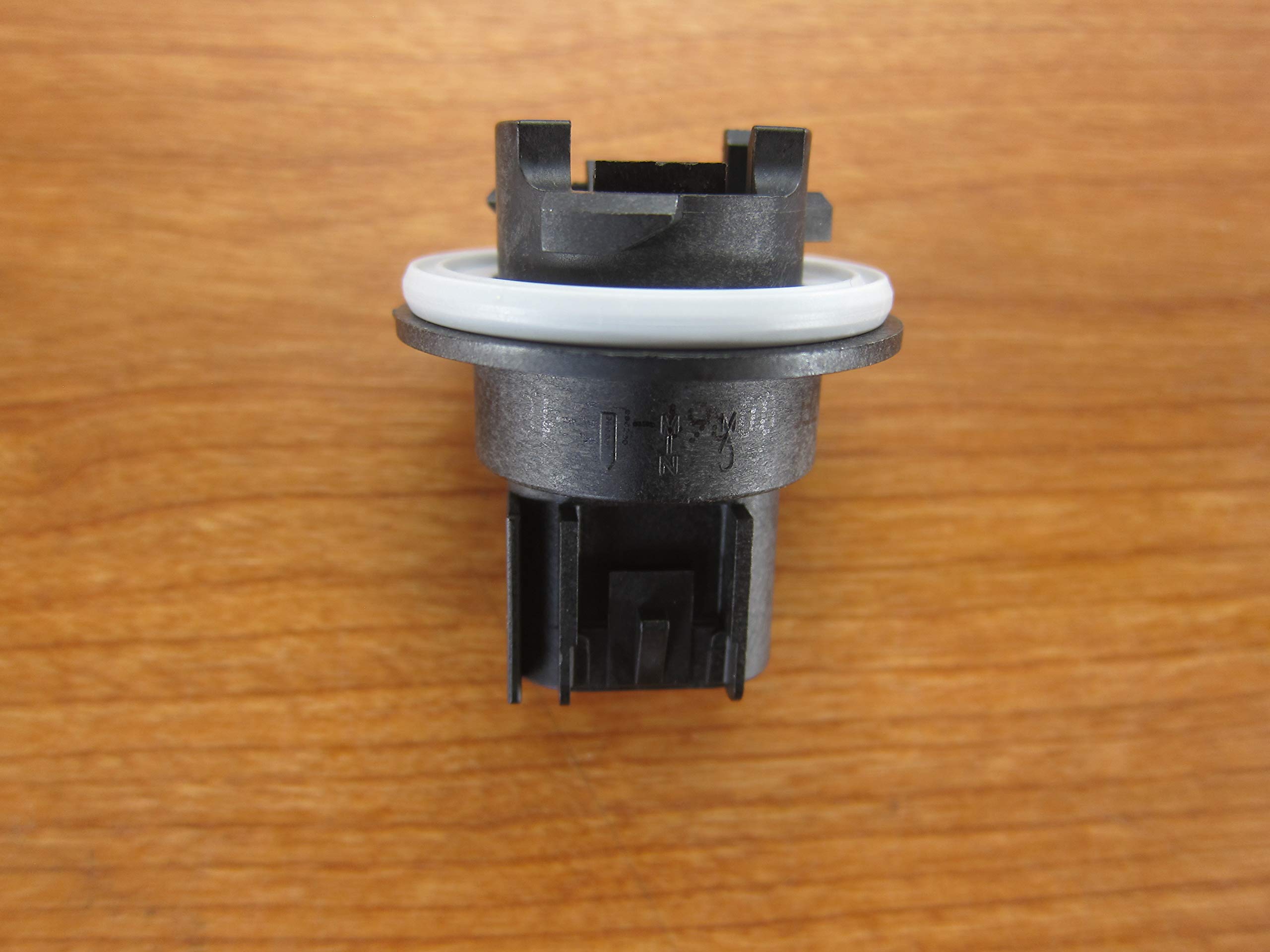 Amazon.com: Jeep Compass Patriot Park & Turn Signal Bulb Socket New ...