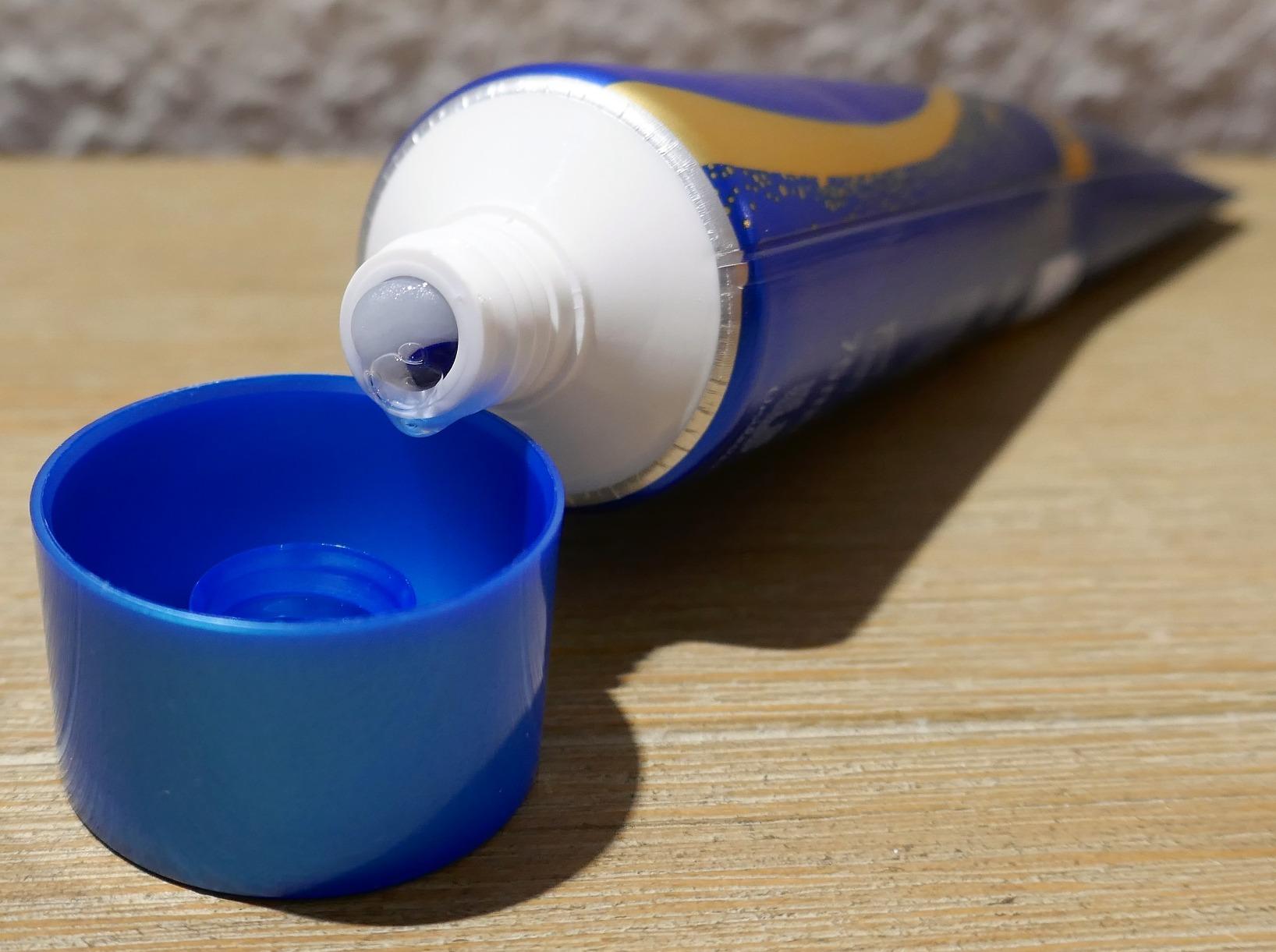 Mentadent White Now Gold Toothpaste (75ml) : Amazon.de: Health ...