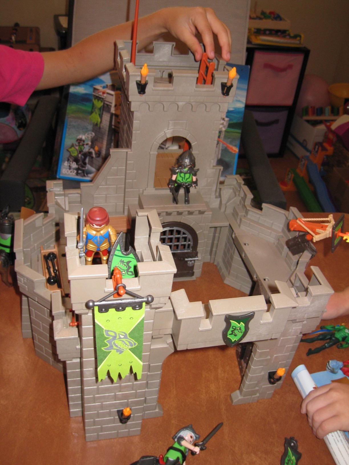 Amazon.com: Playmobil Wolf Knights' Castle Playset Building Kit : Toys ...