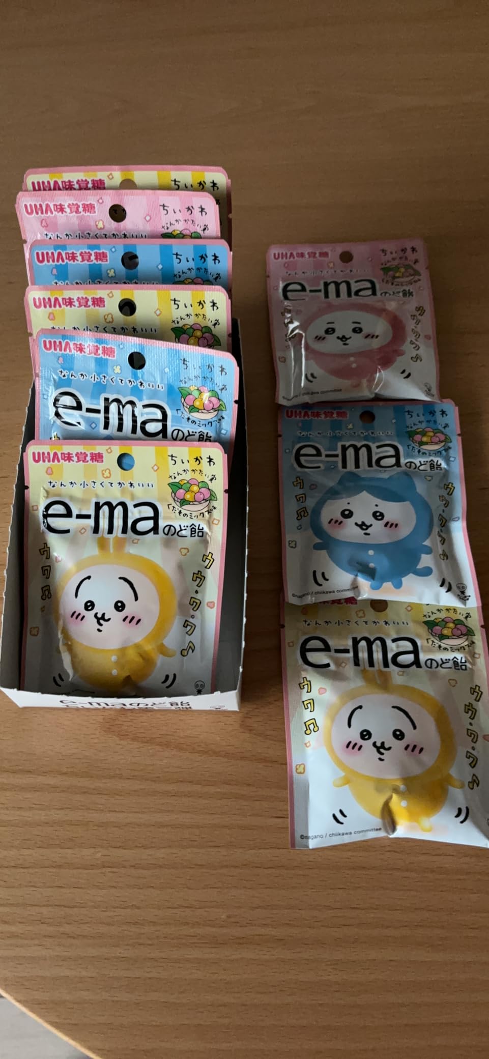 Amazon.co.jp: UHA味覚糖 e-maのど飴 ちいかわ第三弾 23g×10袋 : 食品・飲料・お酒