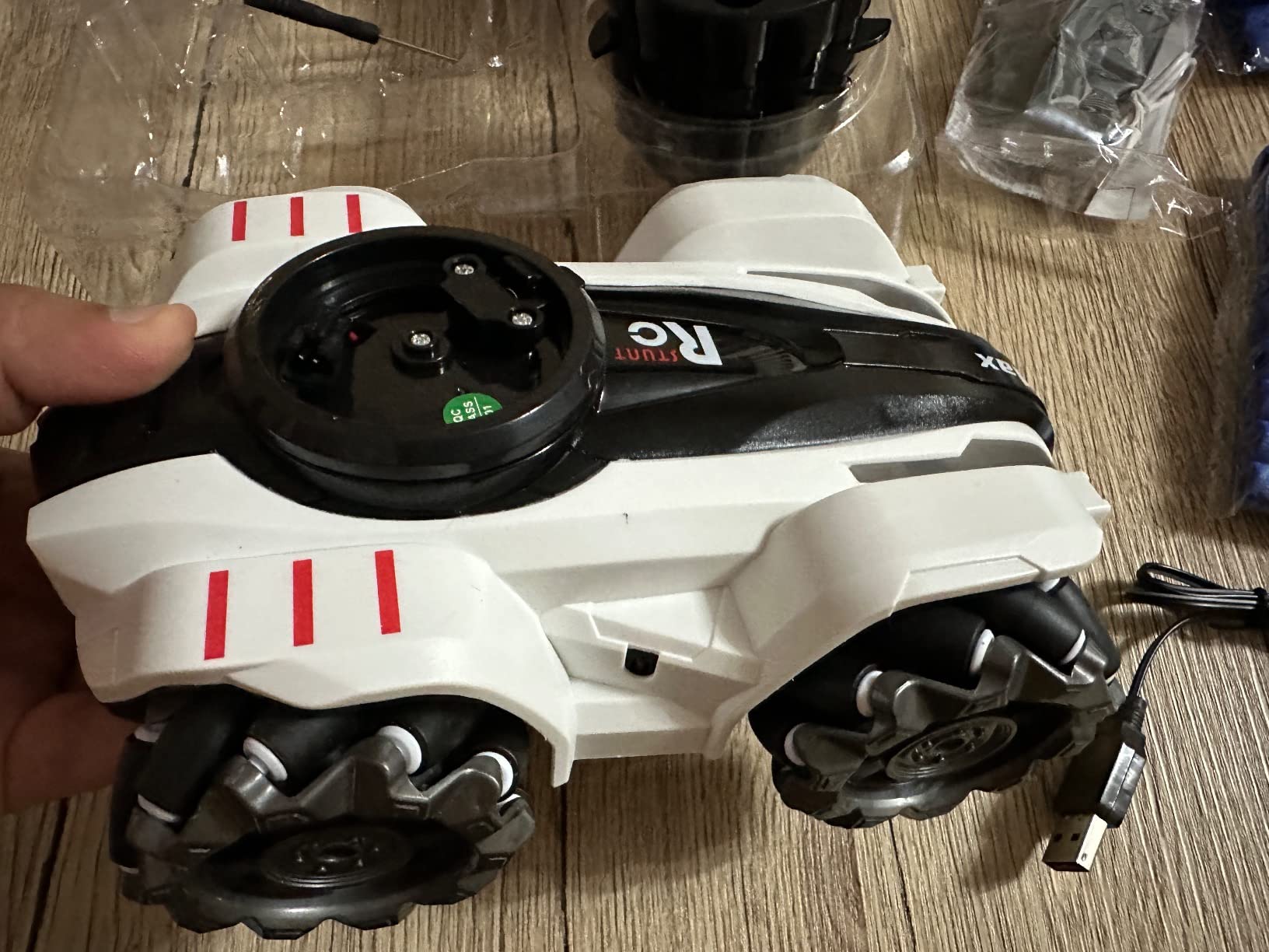 zootop Remote Control Cars, 2.4GHz Gesture RC Tank Car 360° Rotating ...