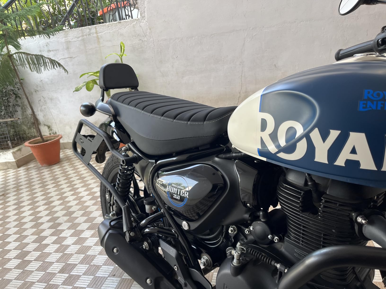 Royal Enfield KXA00139 Black Signature Bench Seat for Hunter 350 ...