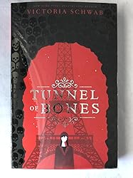 Amazon.com: Tunnel of Bones (City of Ghosts): 9781338111040: Schwab ...