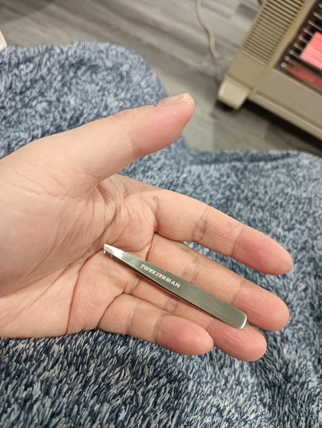 Tweezerman Mini Slant Stainless Steel Tweezer, Silver : Amazon.com.au ...