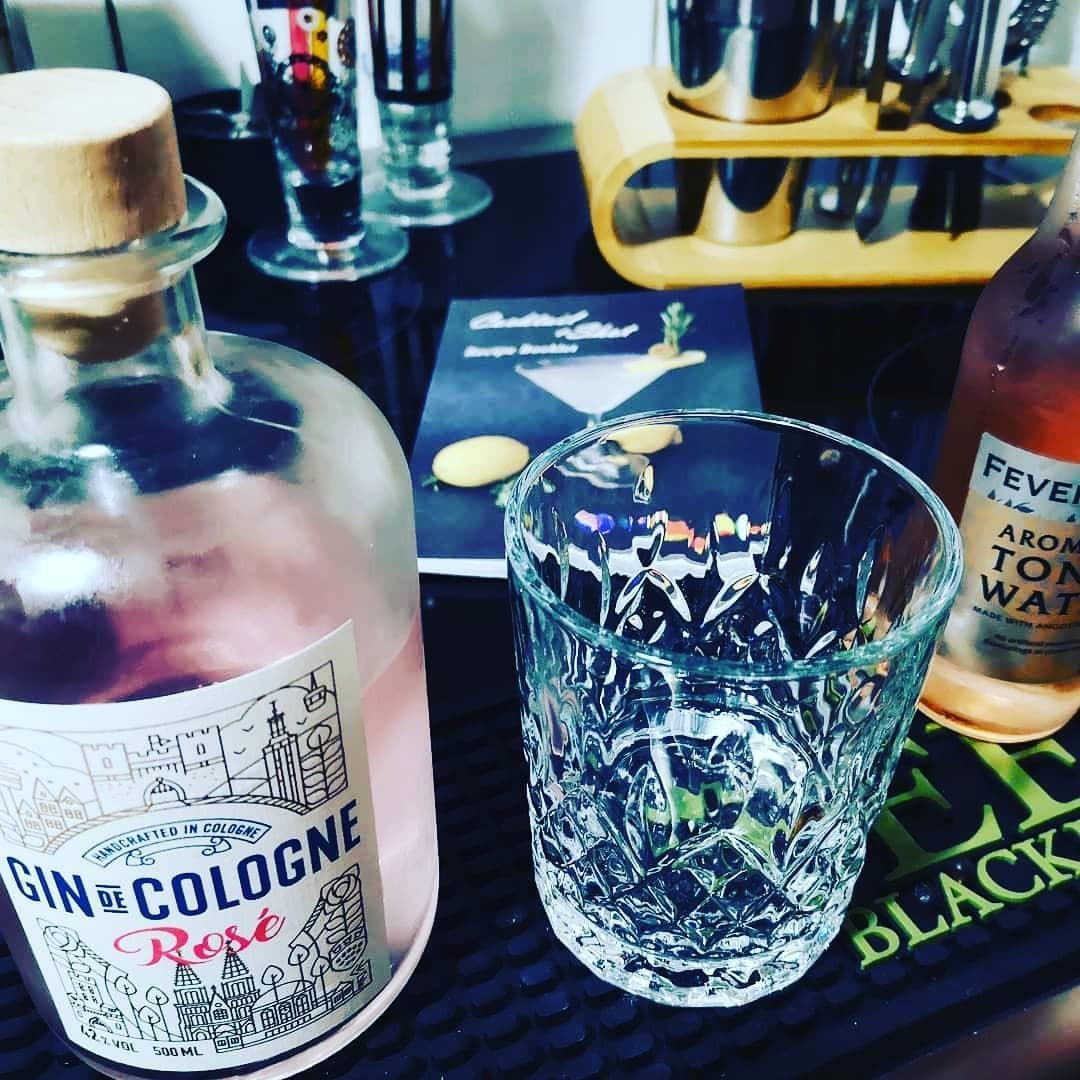 Gin de Cologne Rose 0,5 Liter 42% Vol. : Amazon.de: Kosmetik