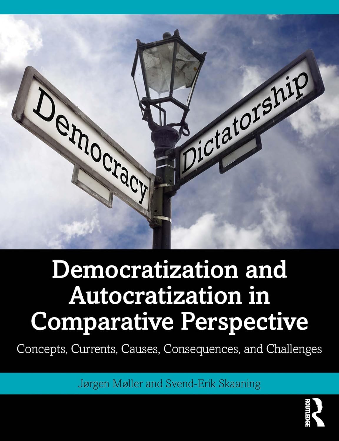 Amazon.co.jp: Democratization and Autocratization in Comparative ...