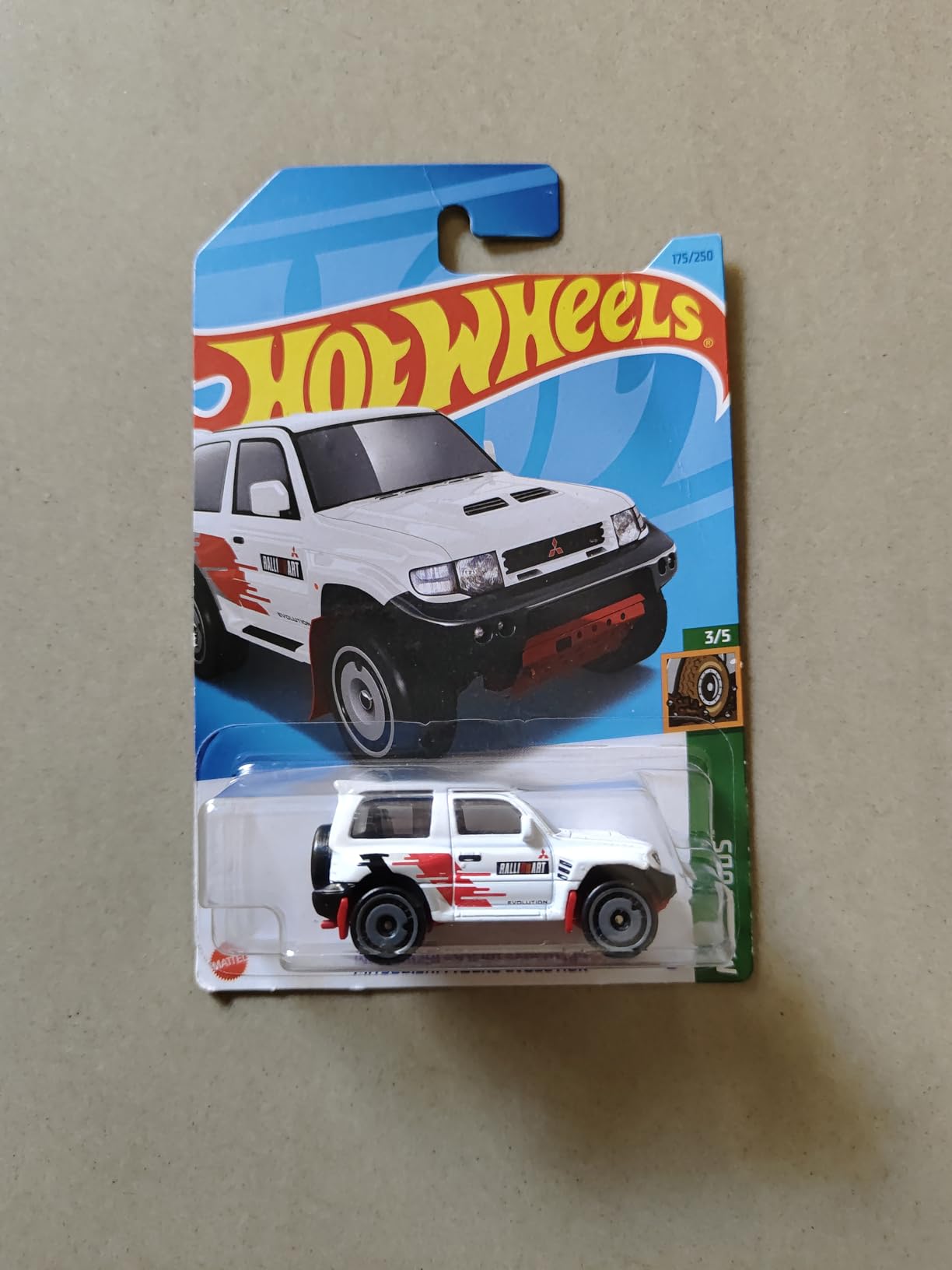 Hot Wheels Mitsubishi Pajero Evolution 3/5 MUD Studs 175/250 DIE CAST ...