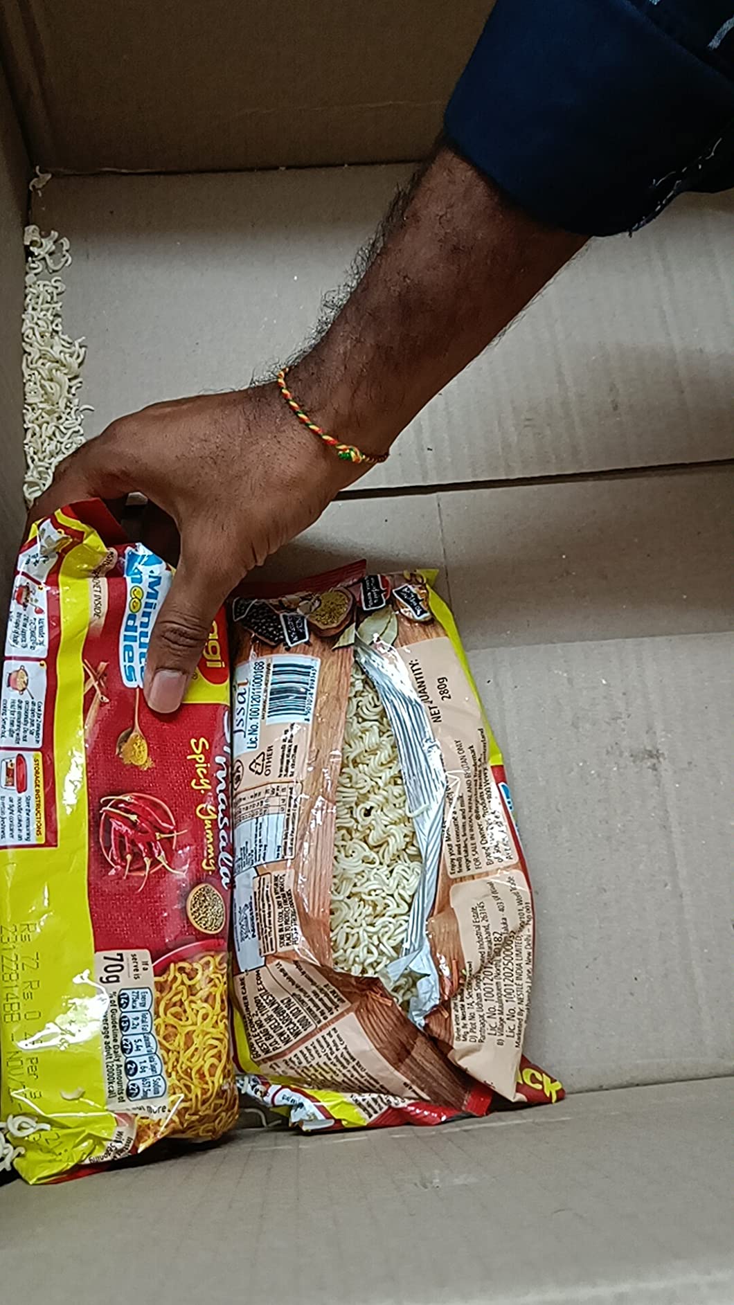 MAGGI 2-Minute Special Masala Instant Noodles, 280g Packet : Amazon.in ...