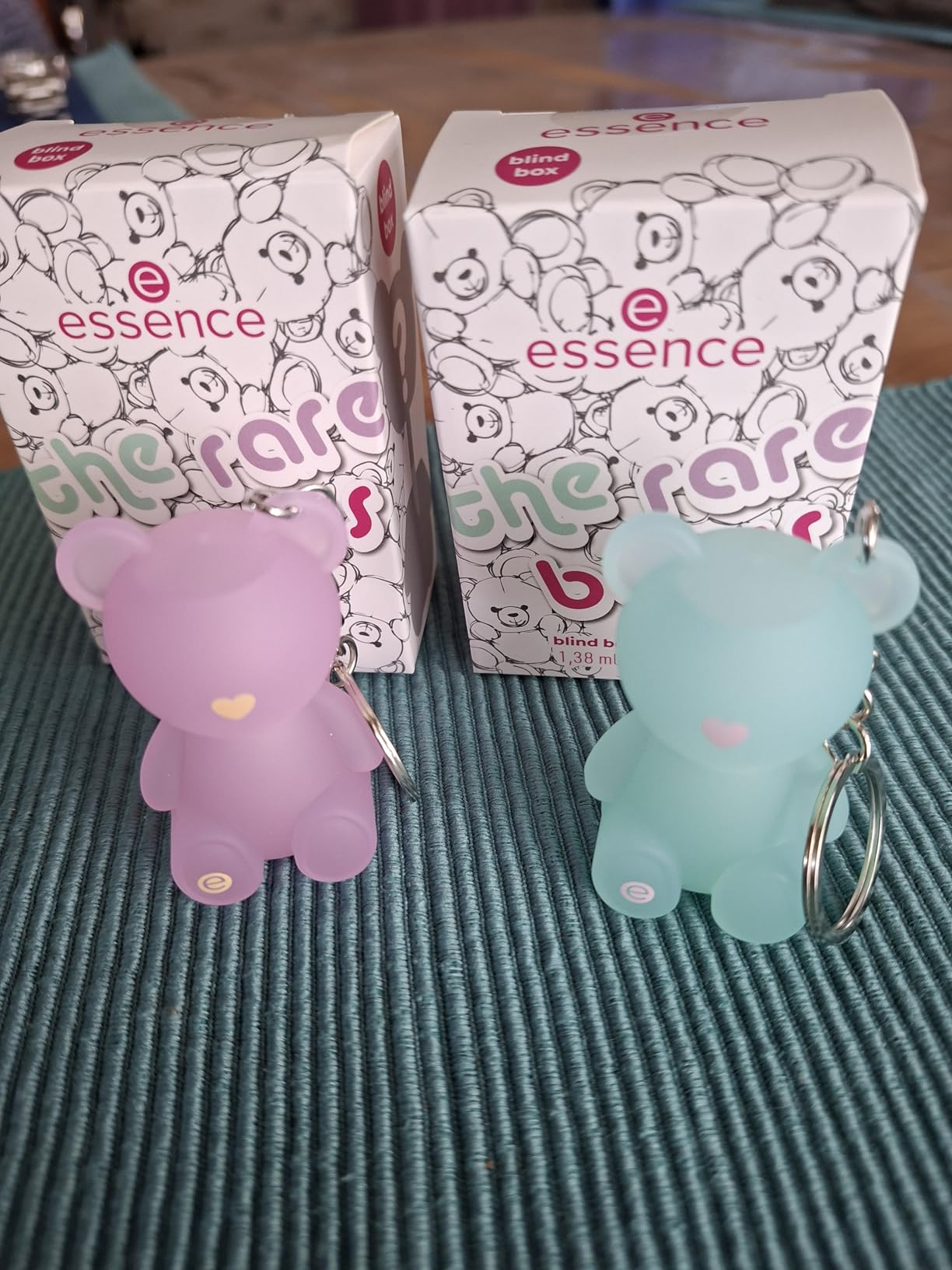 essence the rare bears blind box lipgloss, Transparent, mit Ölen ...