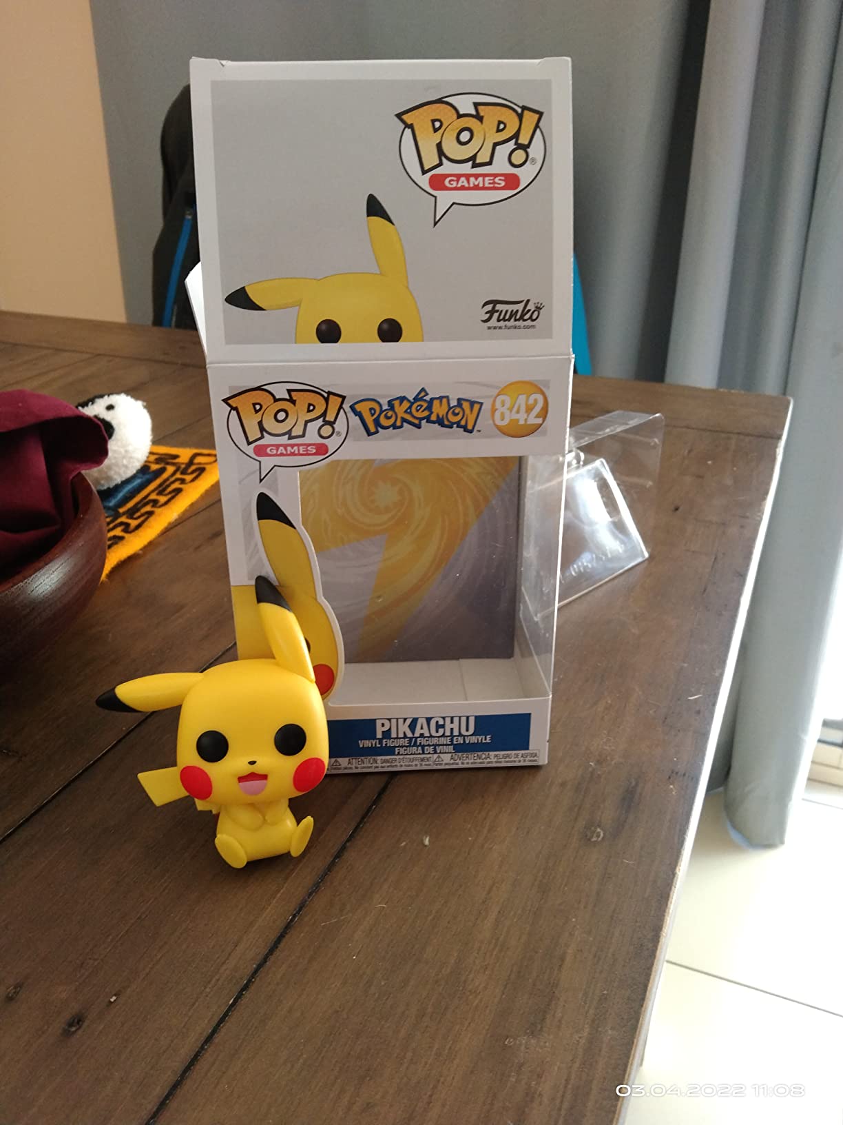 Pop Pokemon Pikachu Sitting Vinyl Figure : Funko: Amazon.com.au: Toys ...