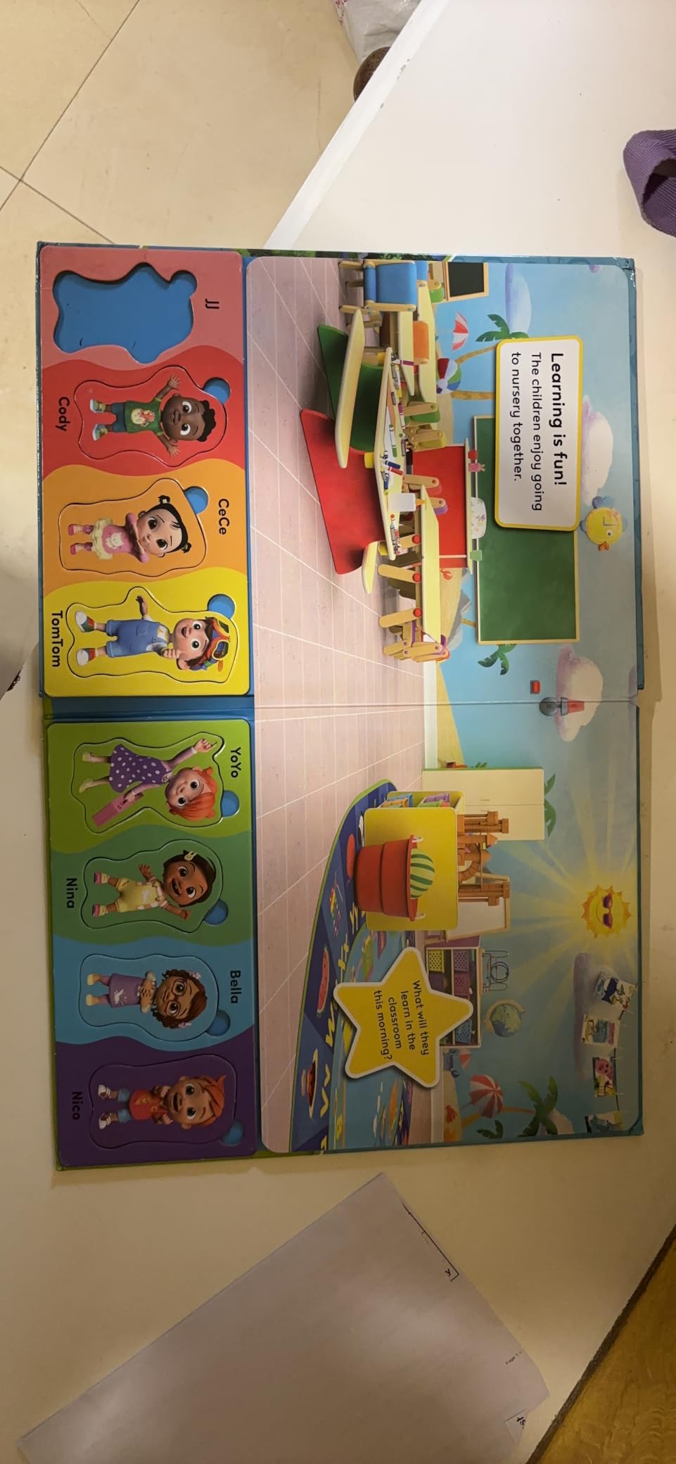 Official Cocomelon Magnet Book: With 8 magnets! A fun illustrated play ...
